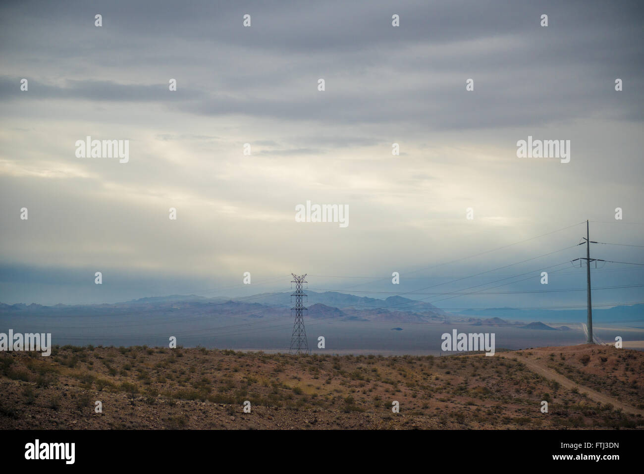 Perfectly smooth America highway across the endless desert Stock Photo ...