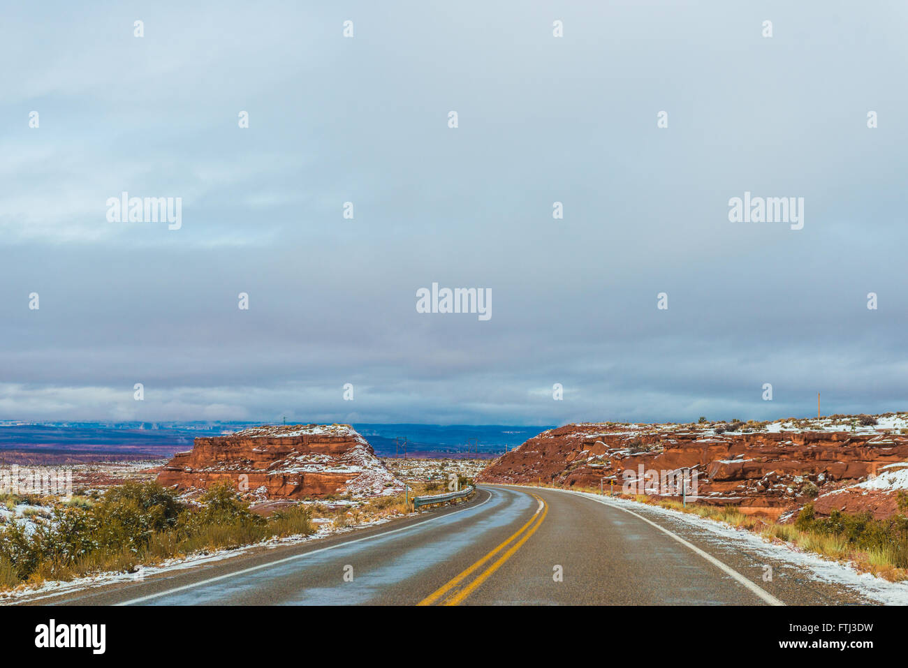 Perfectly smooth America highway across the endless desert Stock Photo ...