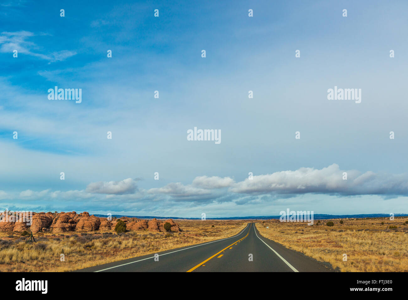 Perfectly smooth America highway across the endless desert Stock Photo ...
