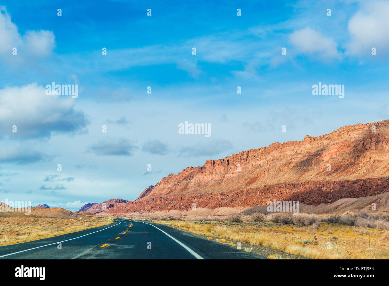 Perfectly smooth America highway across the endless desert Stock Photo ...