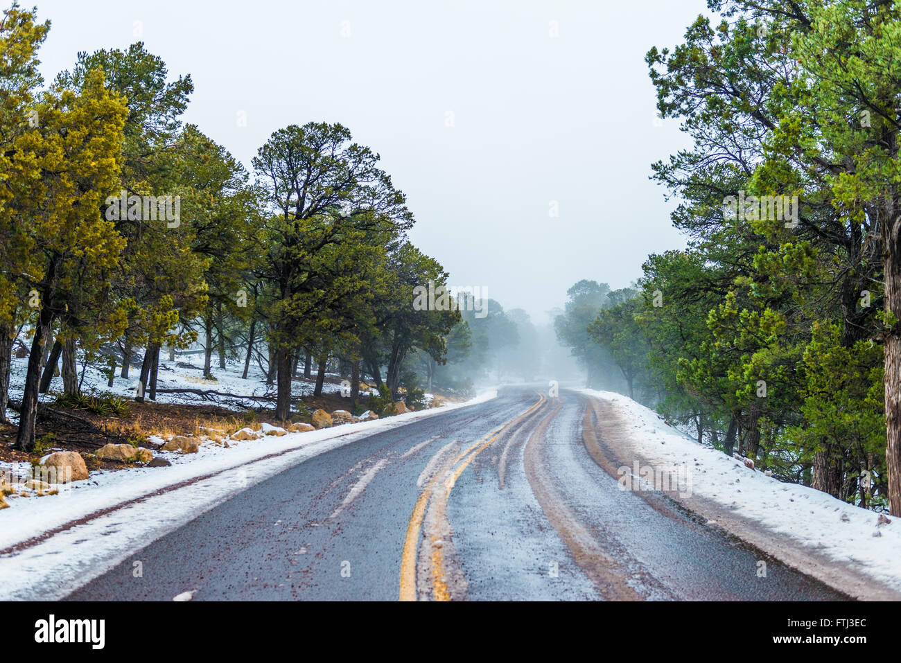 Perfectly smooth America highway across the endless desert Stock Photo ...