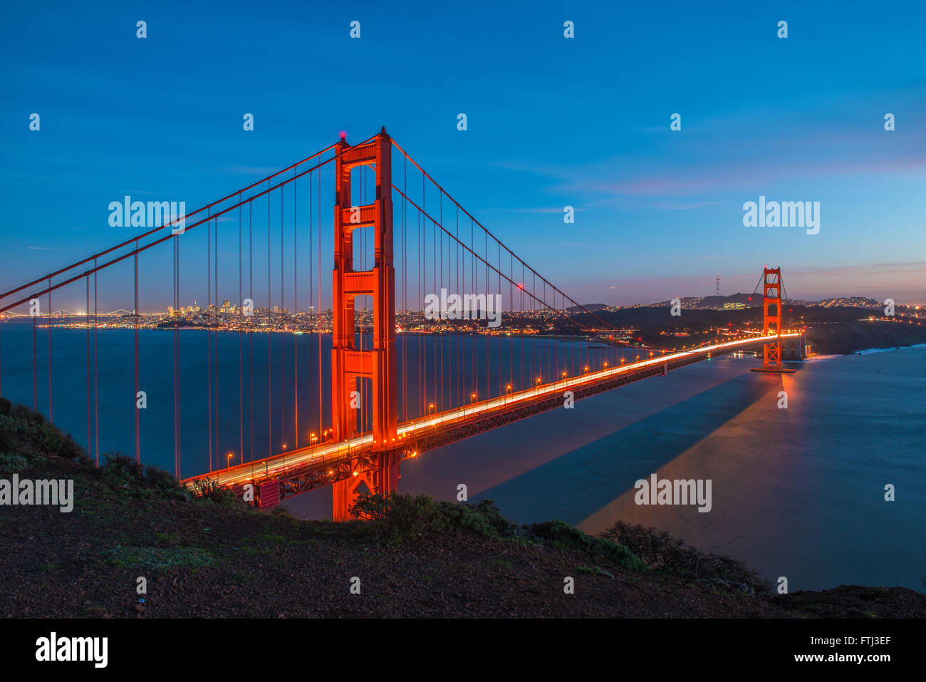 Sunset golden gate bridge san francisco hi-res stock photography and ...
