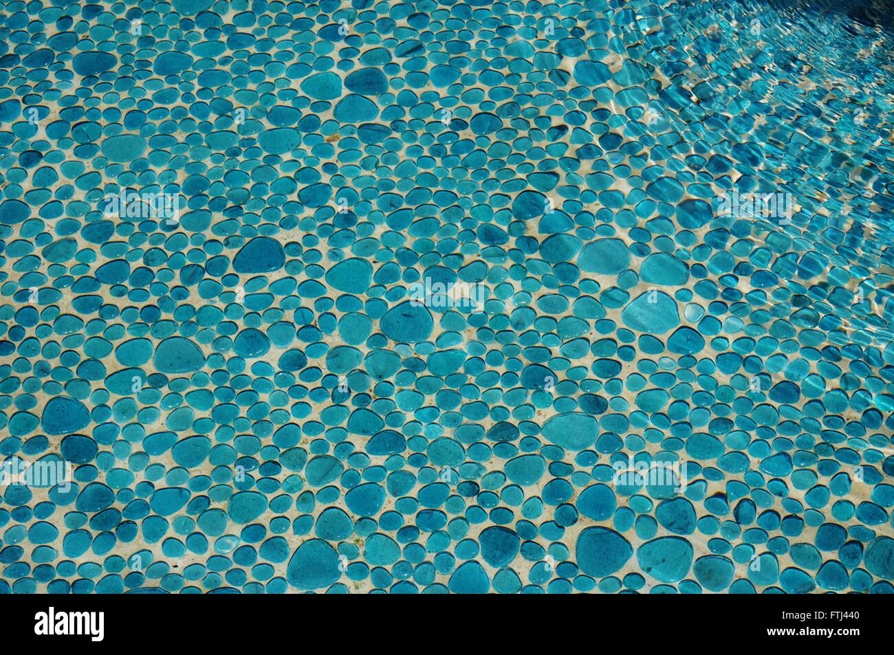 Pebble water ripples hi-res stock photography and images - Alamy