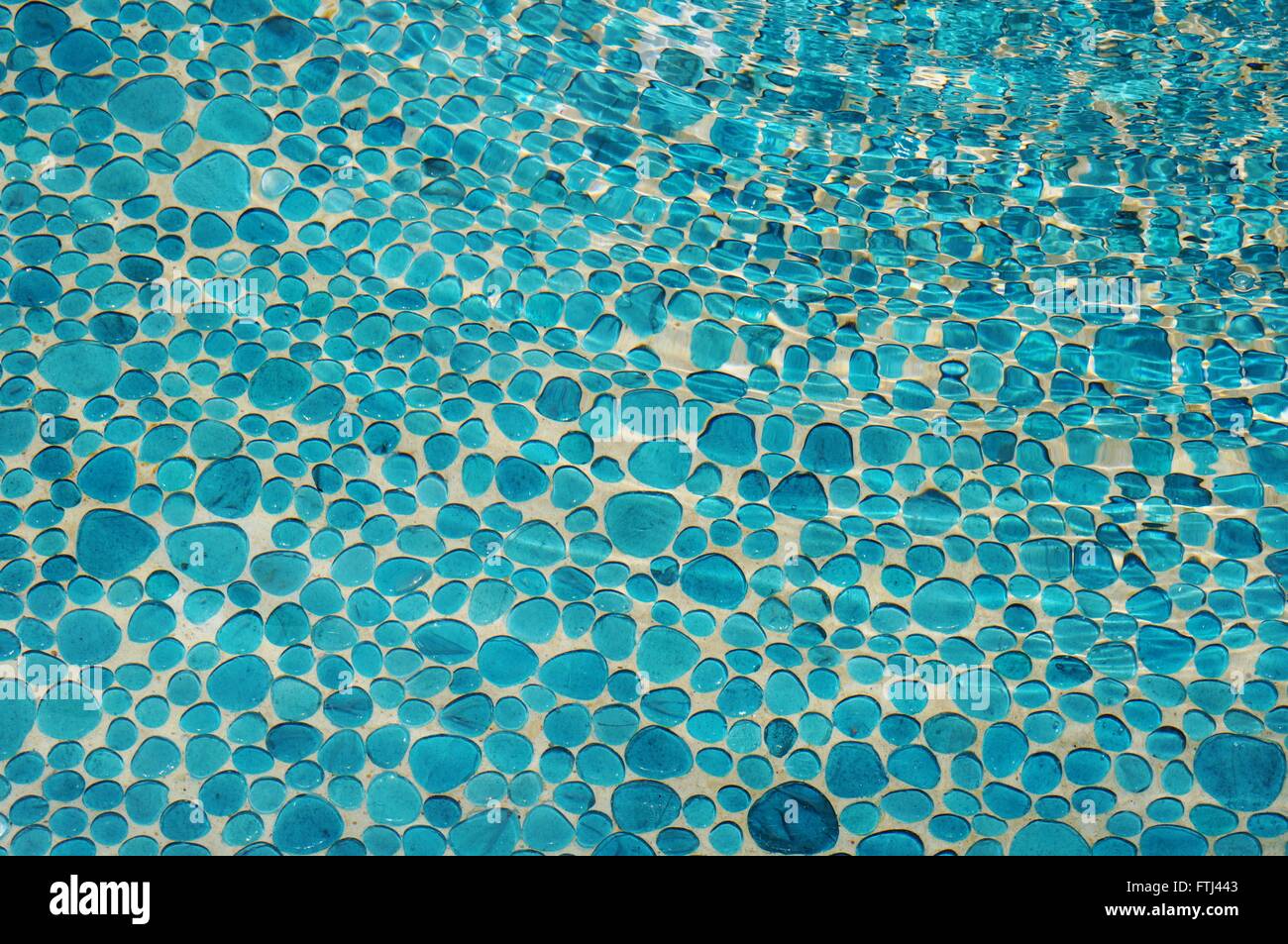 Pebble water ripples hi-res stock photography and images - Alamy
