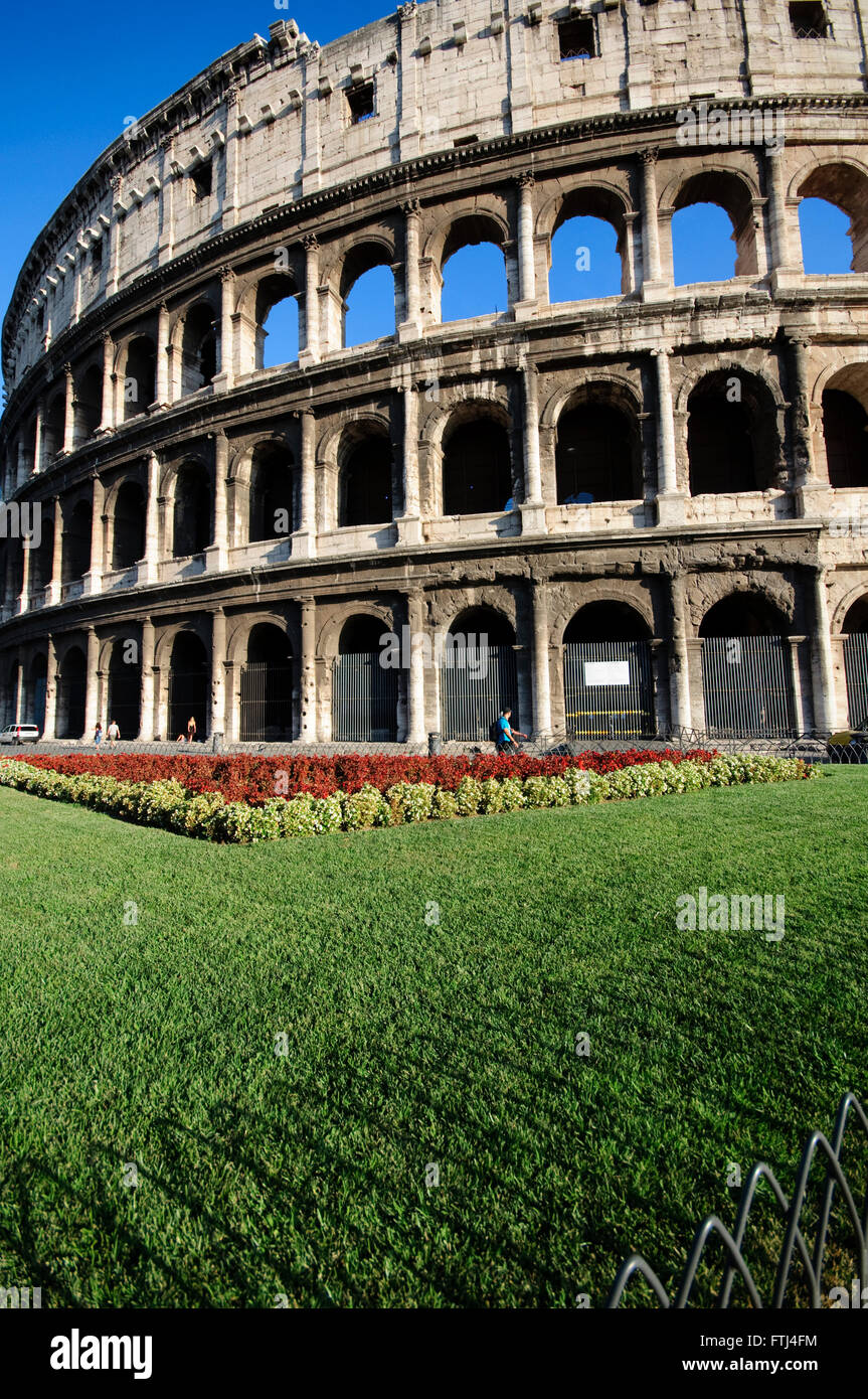 Roman colosseum flowers hi-res stock photography and images - Alamy