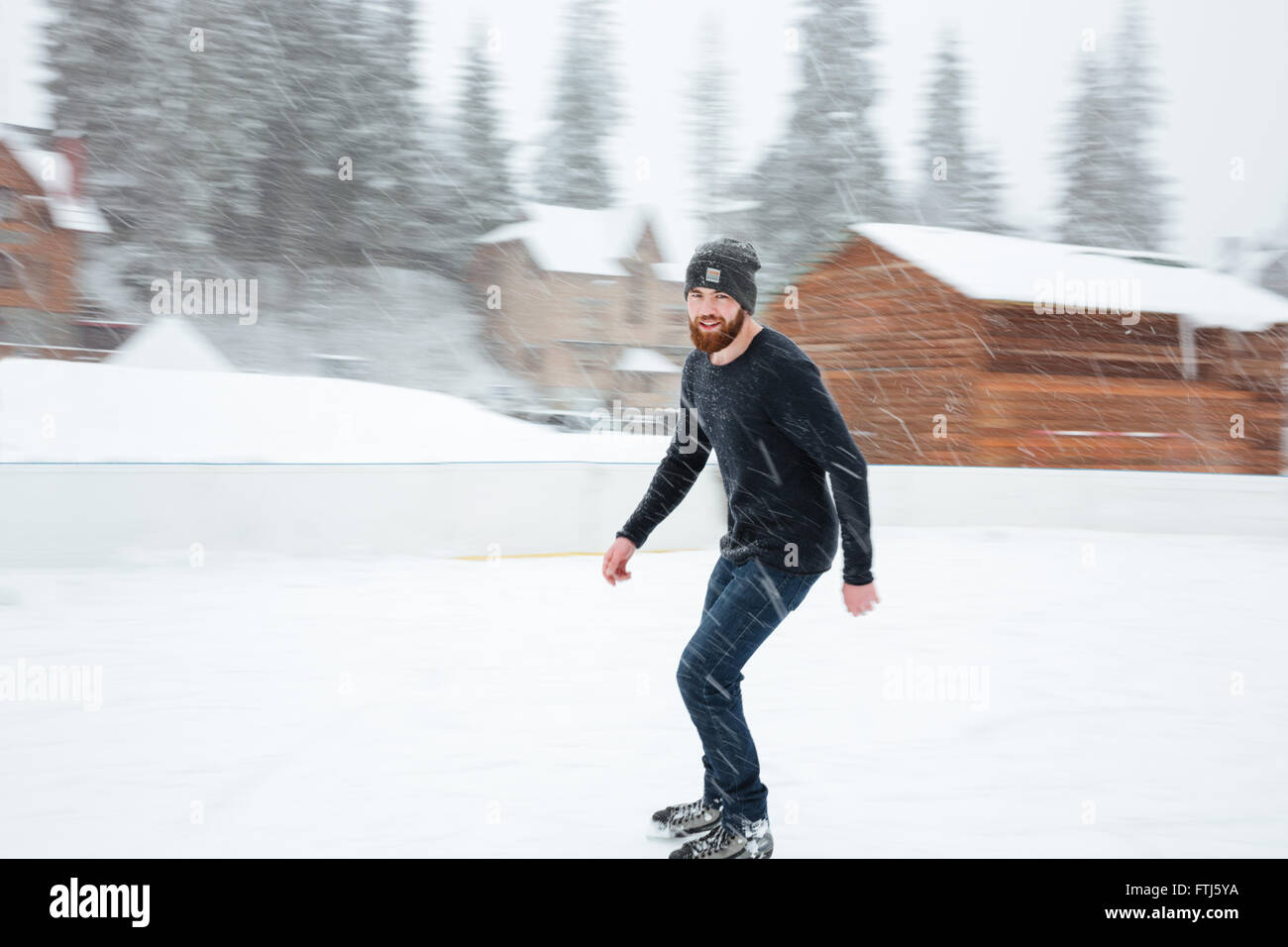 Man ice skating hi-res stock photography and images - Alamy