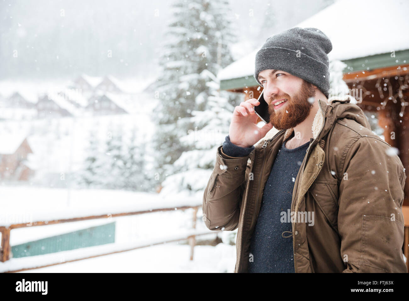 Man outdoors winter hi-res stock photography and images - Alamy