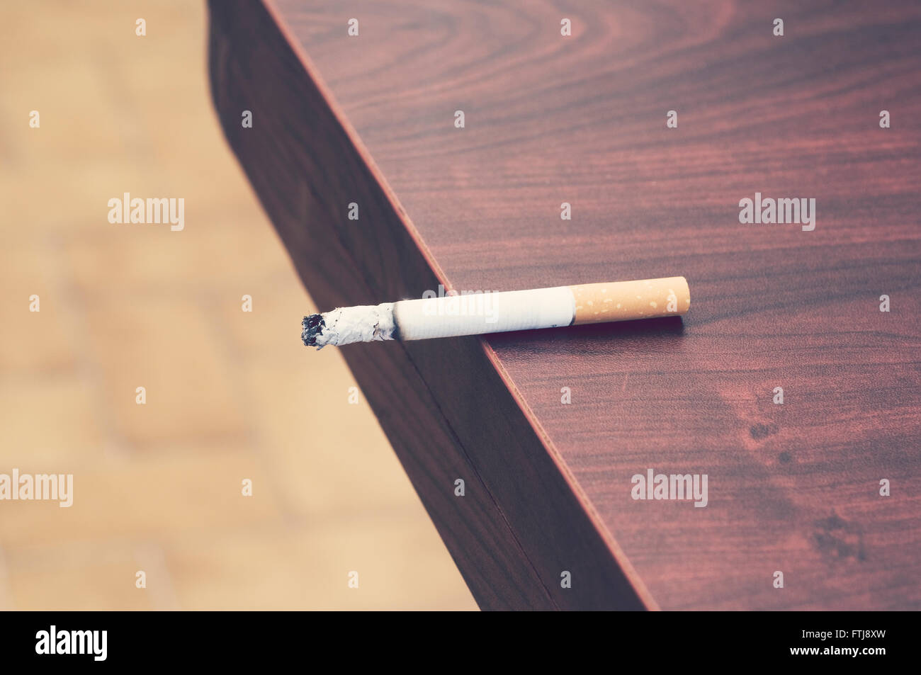 Edge table hi-res stock photography and images - Alamy