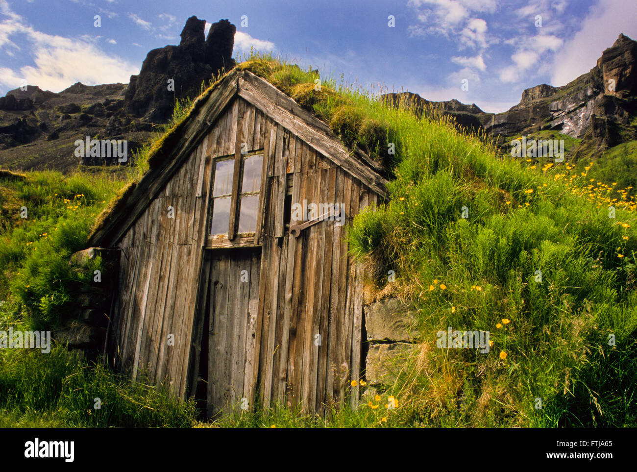 Vintage sod house hi-res stock photography and images - Alamy
