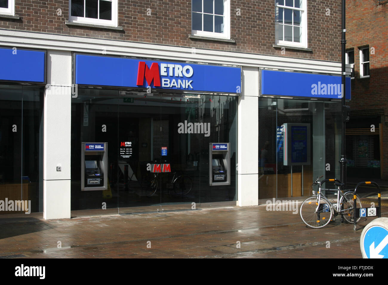 Metro bank hi-res stock photography and images - Alamy
