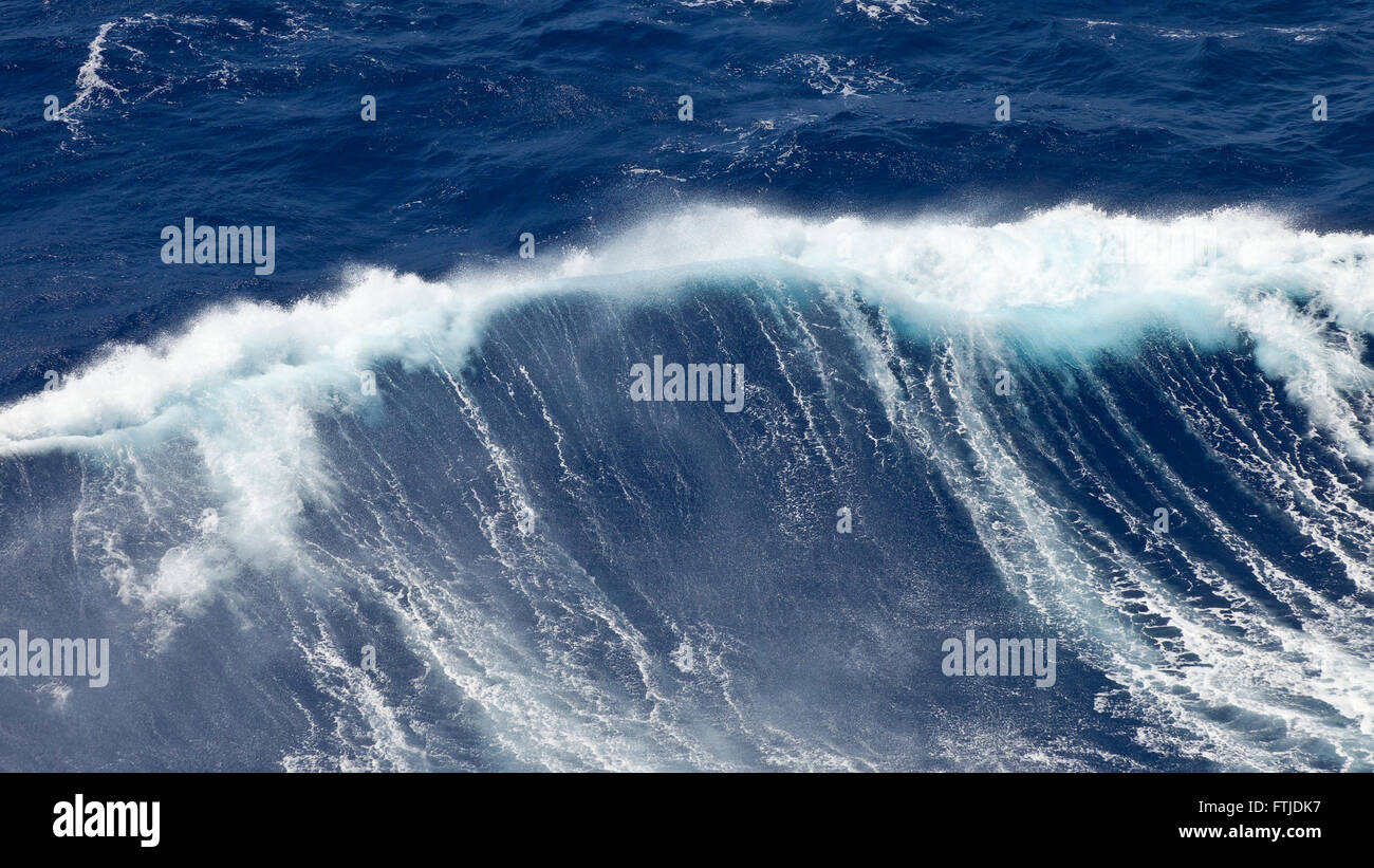 Bow waves in the Caribbean Sea Stock Photo - Alamy