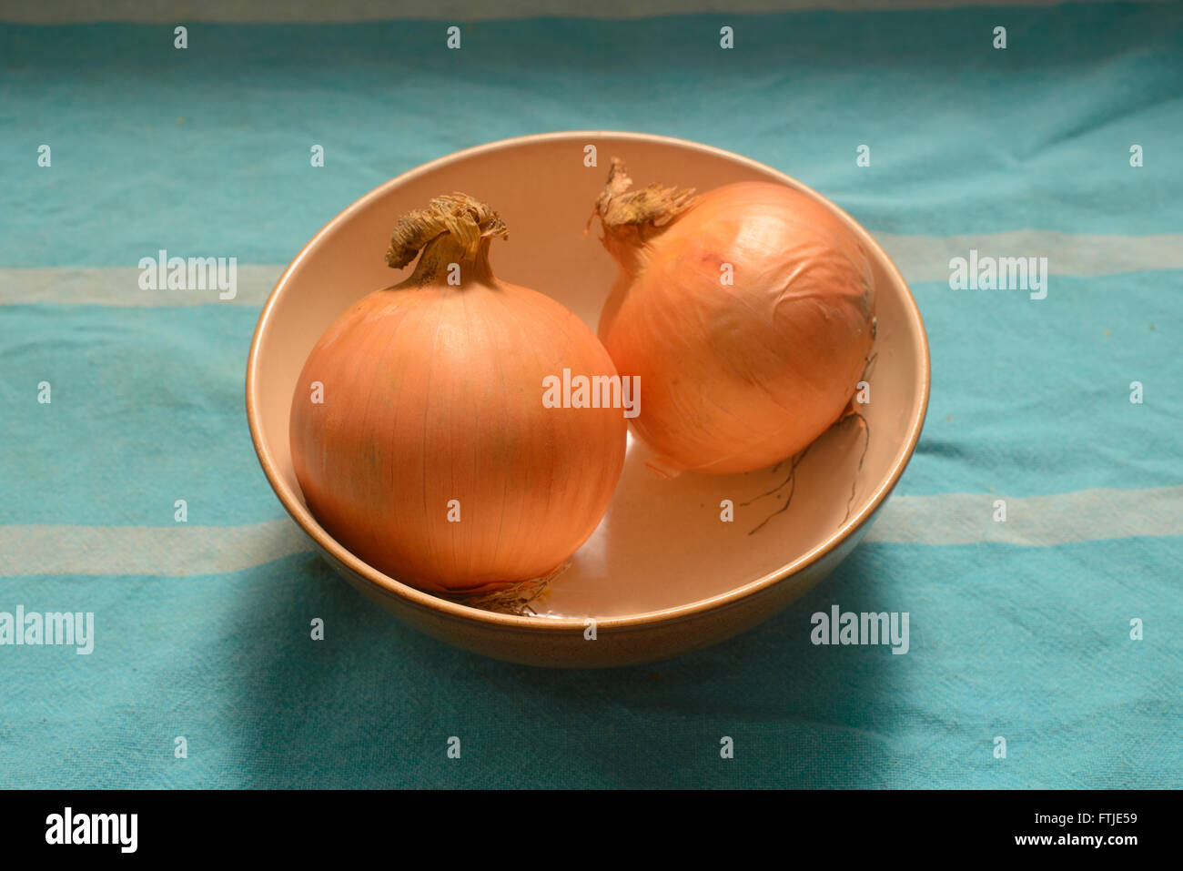 Blue onions hi-res stock photography and images - Alamy
