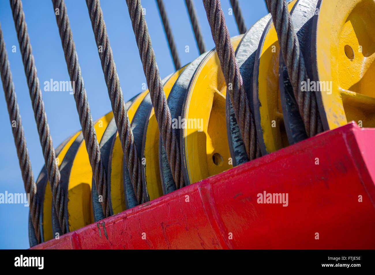 Cable pulleys hi-res stock photography and images - Alamy