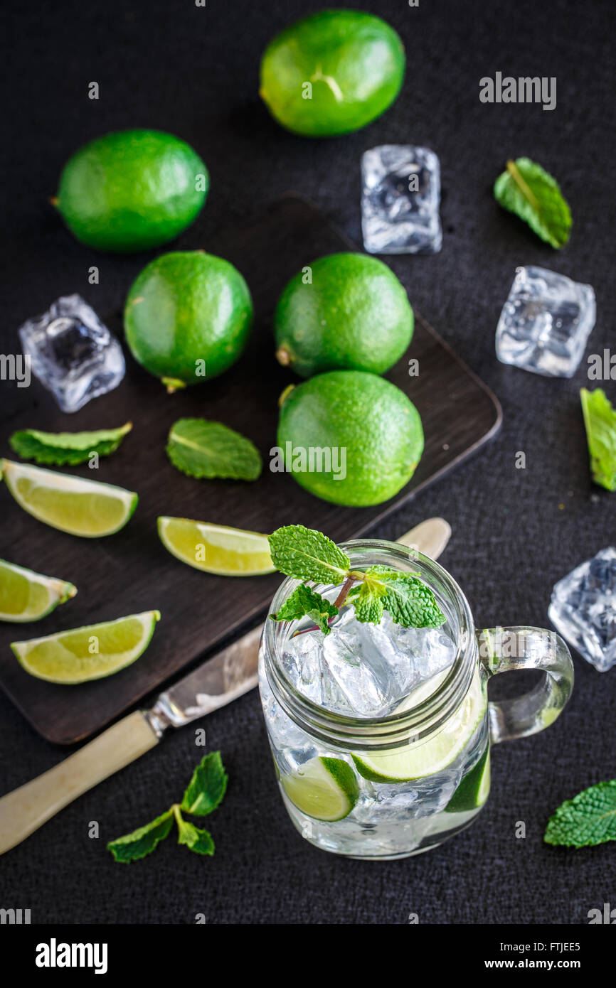 Drink with lime, mint and ice Stock Photo - Alamy