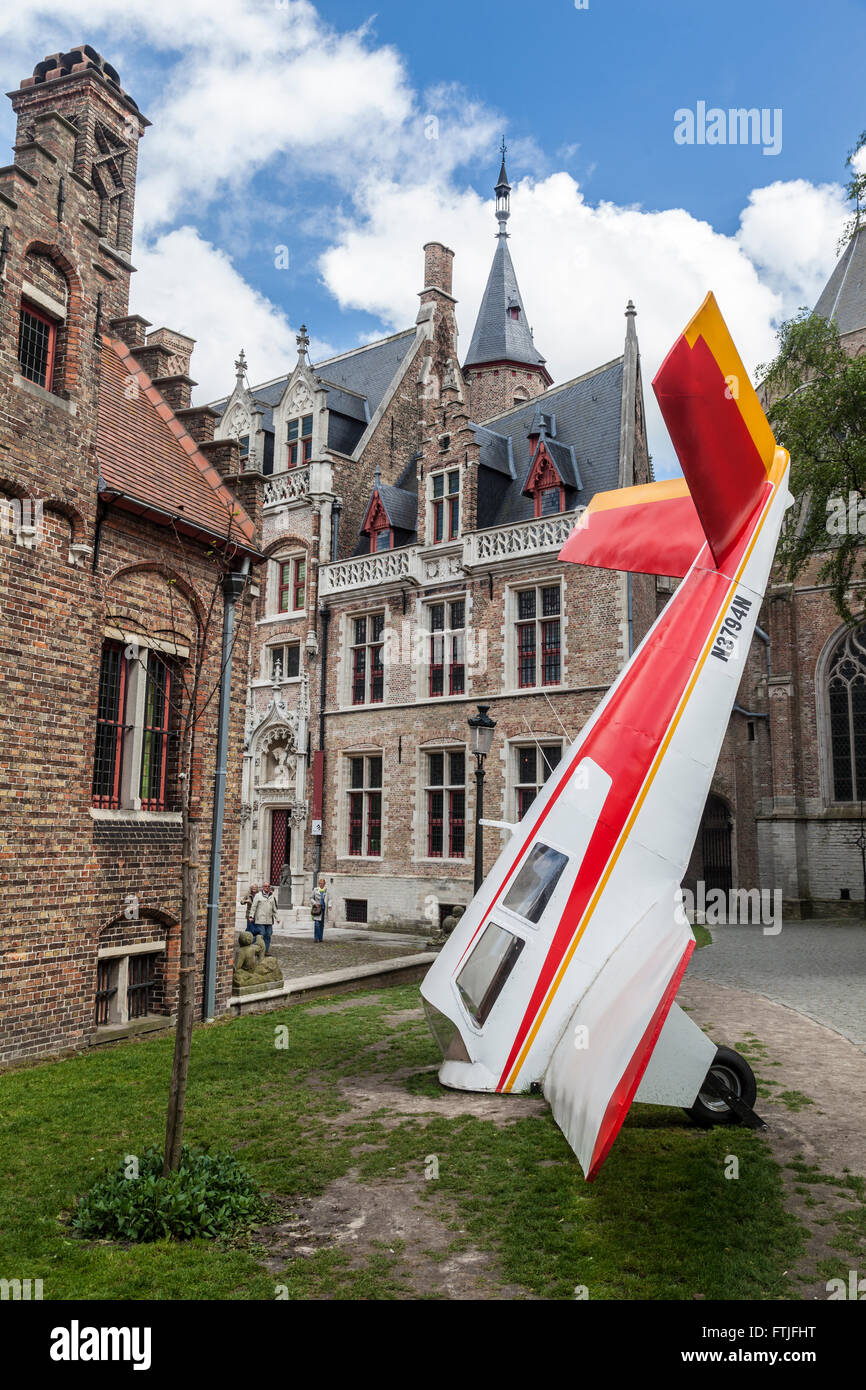 Airplane sculpture hi-res stock photography and images - Alamy