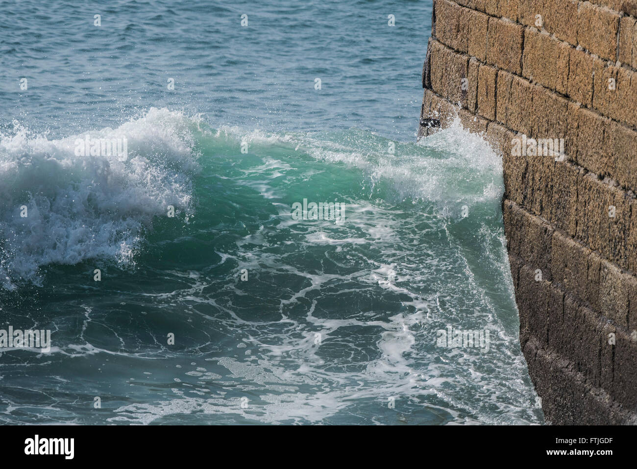 Wave sea wall hi-res stock photography and images - Alamy