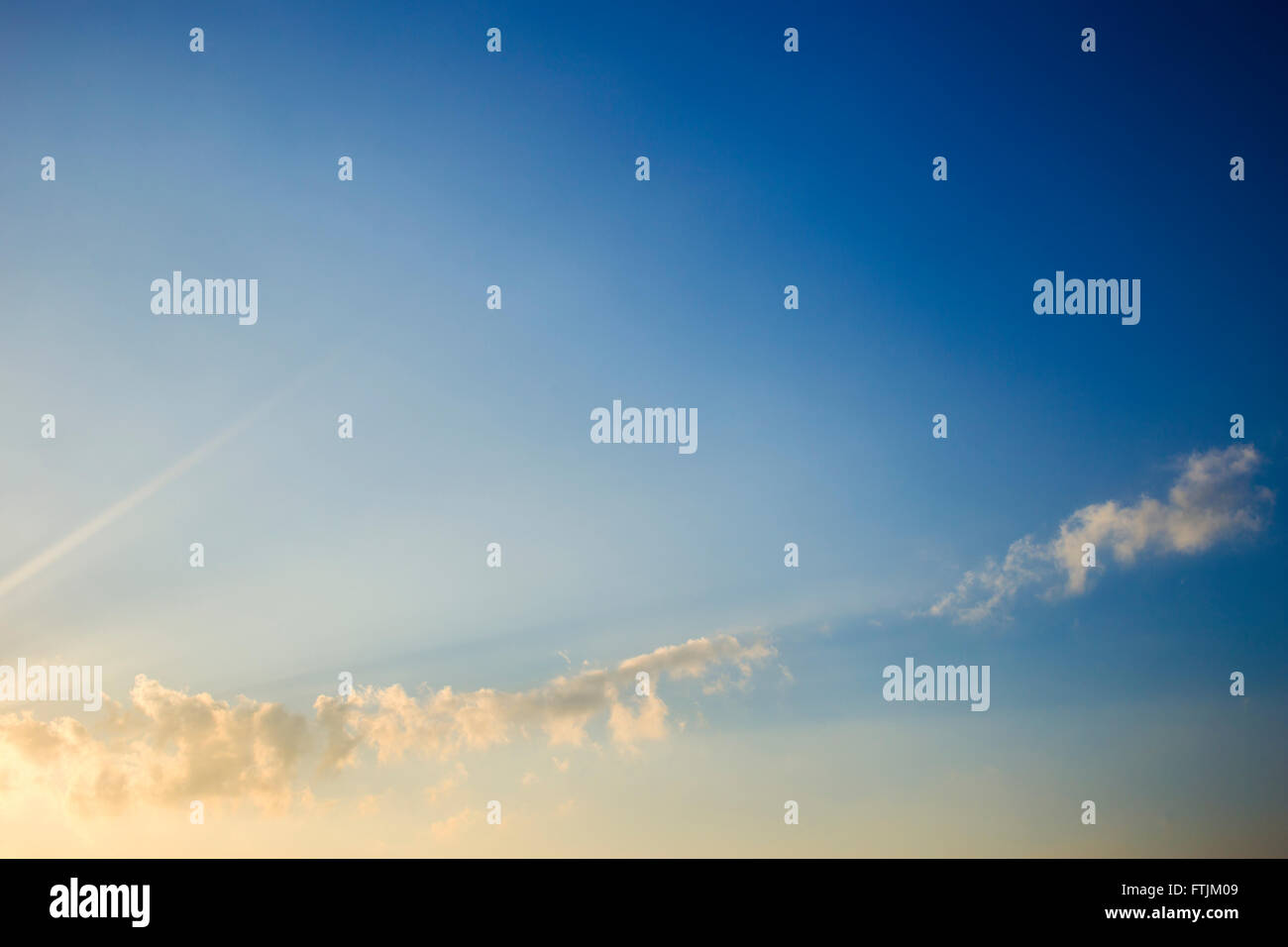 Beautiful sky looking up hi-res stock photography and images - Alamy
