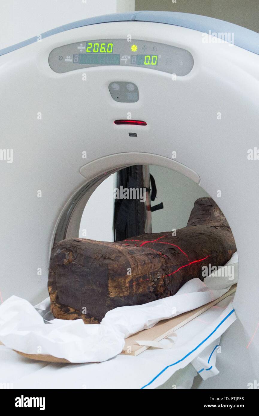 Mummification process hi-res stock photography and images - Alamy