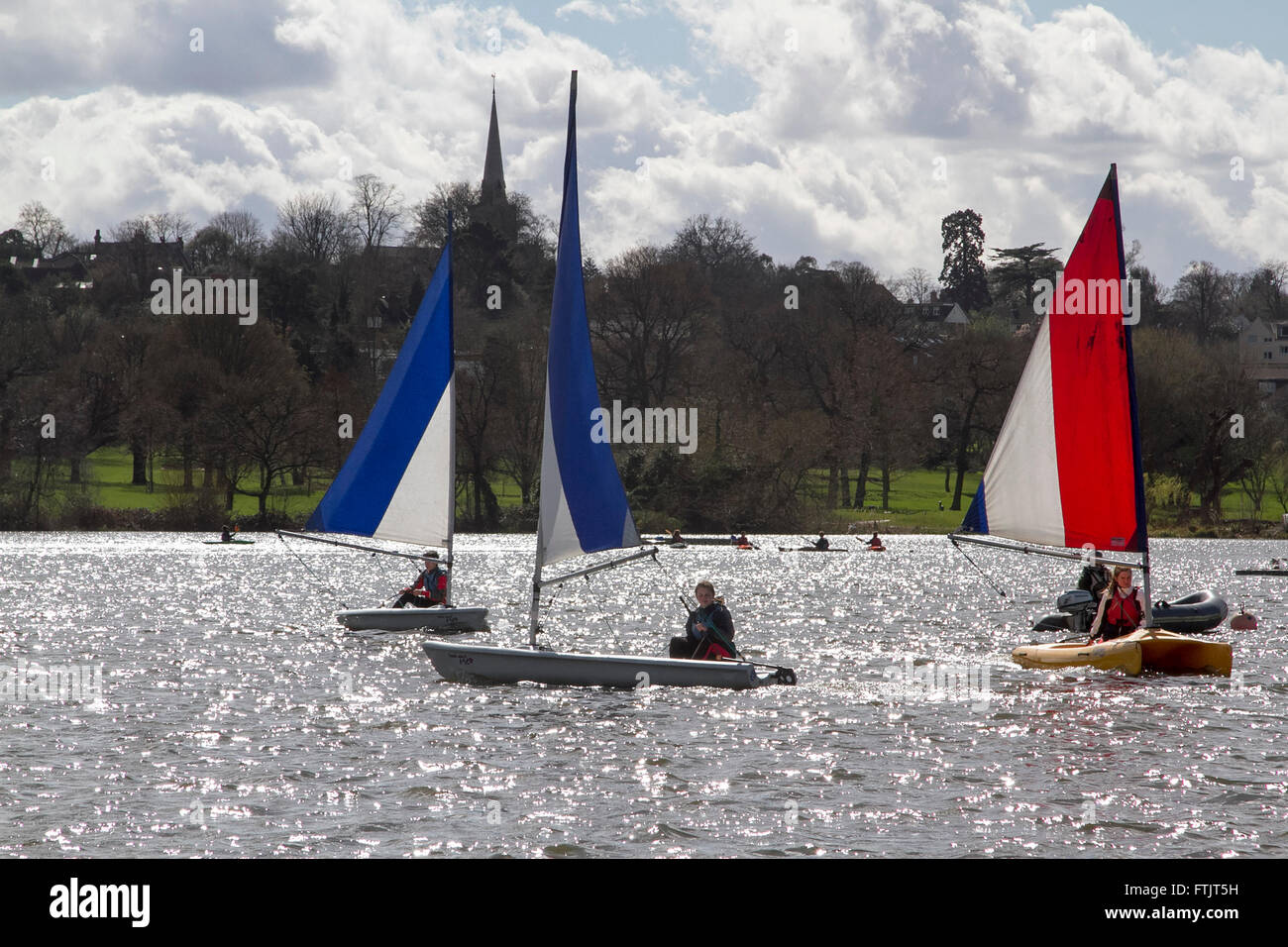 Wimbledon London, UK. 29th March 2016. Sailing dinghies on Wimbledon ...
