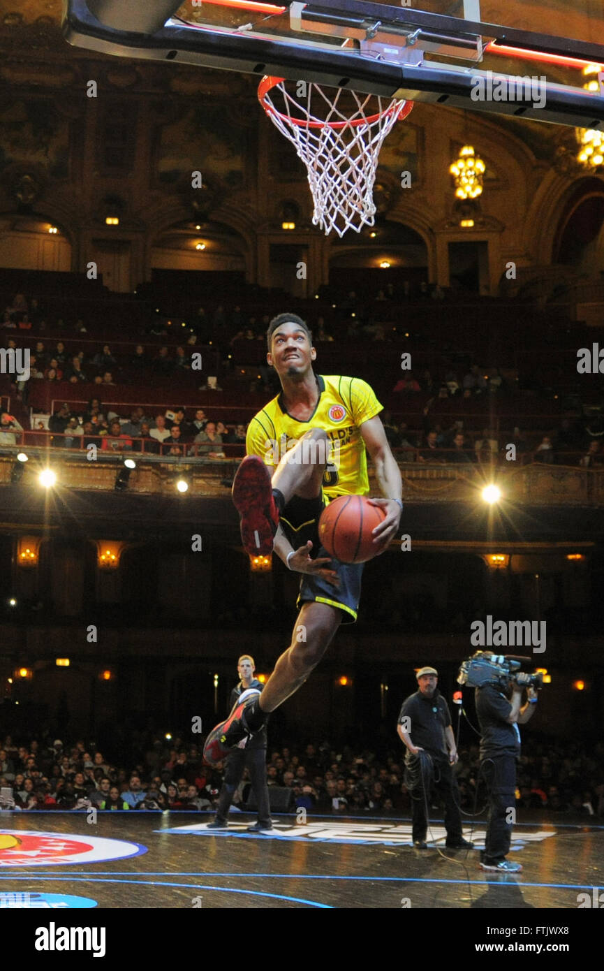 Chicago, IL, USA. 28th Mar, 2016. McDonald's East All American sg ...