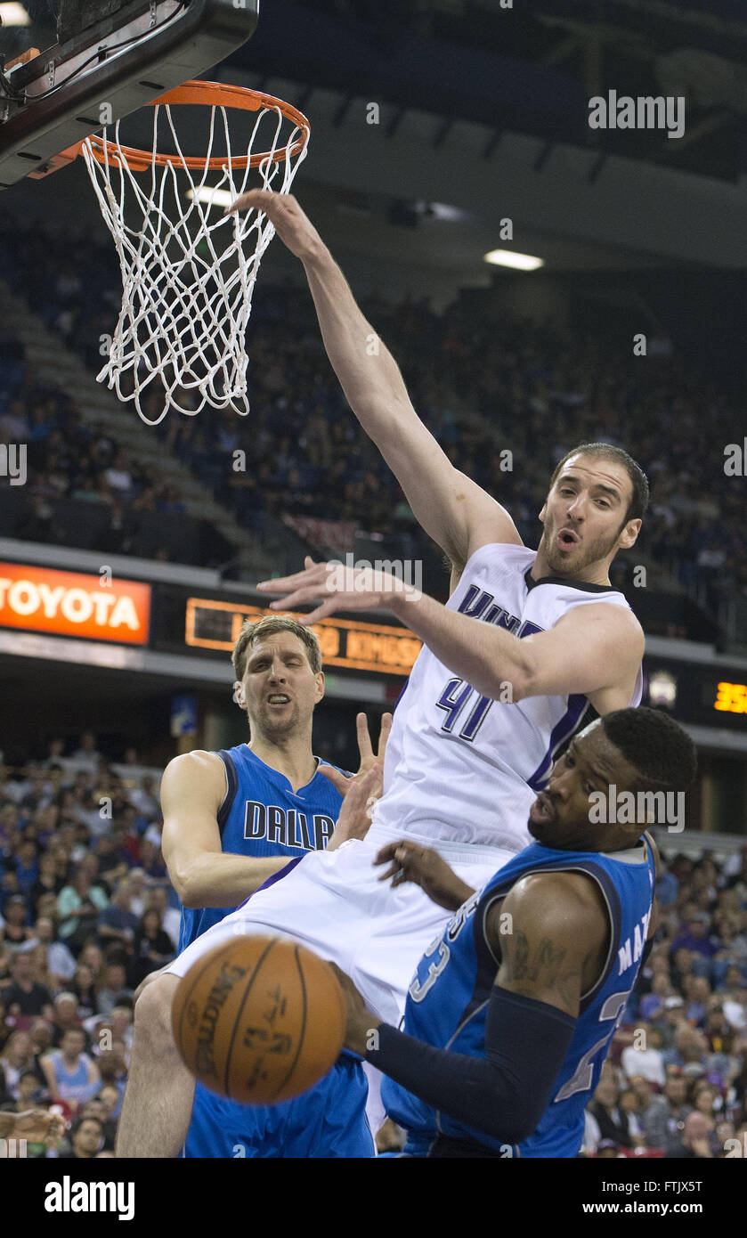 Sacramento, CA, USA. 27th Mar, 2016. Sacramento Kings center Kosta ...