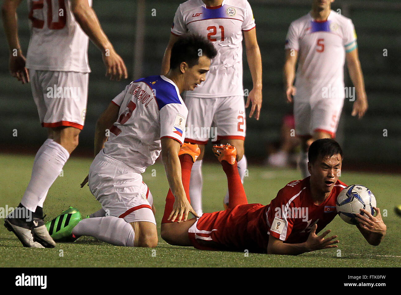 Manila, Philippines. 29th Mar, 2016. James Younghusband (C) of the ...