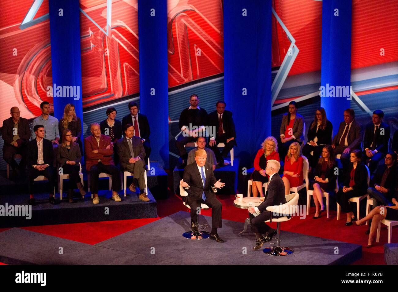 Anderson cooper donald trump hi-res stock photography and images - Alamy