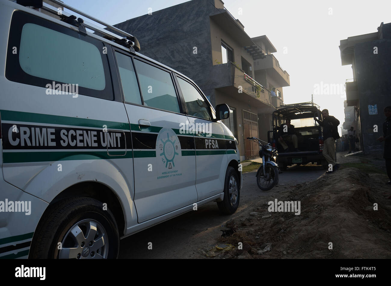 Pakistani Crime Investigation Agency's (CIA) police collect evidence ...