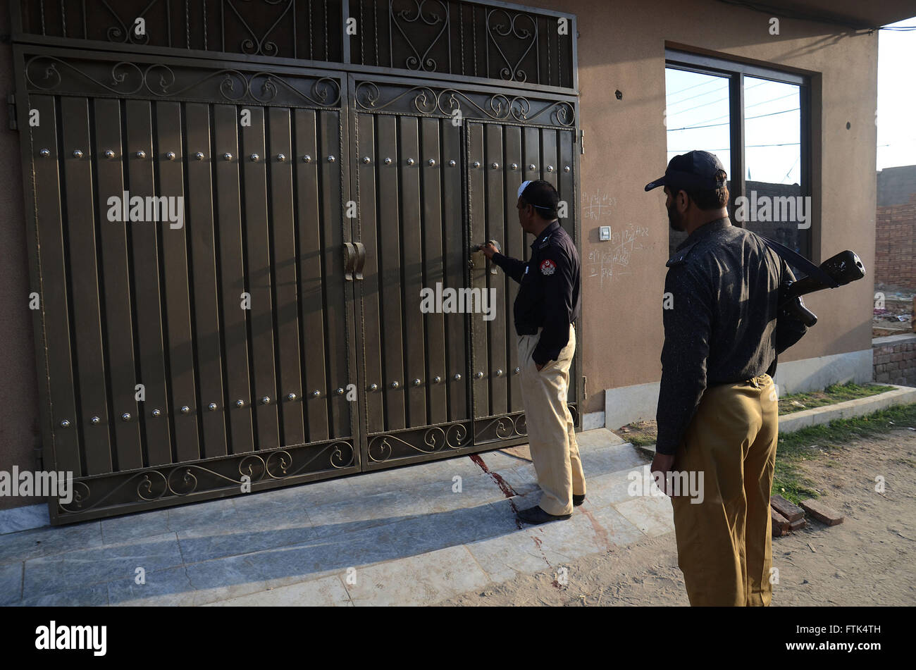 Pakistani Crime Investigation Agency's (CIA) police collect evidence ...