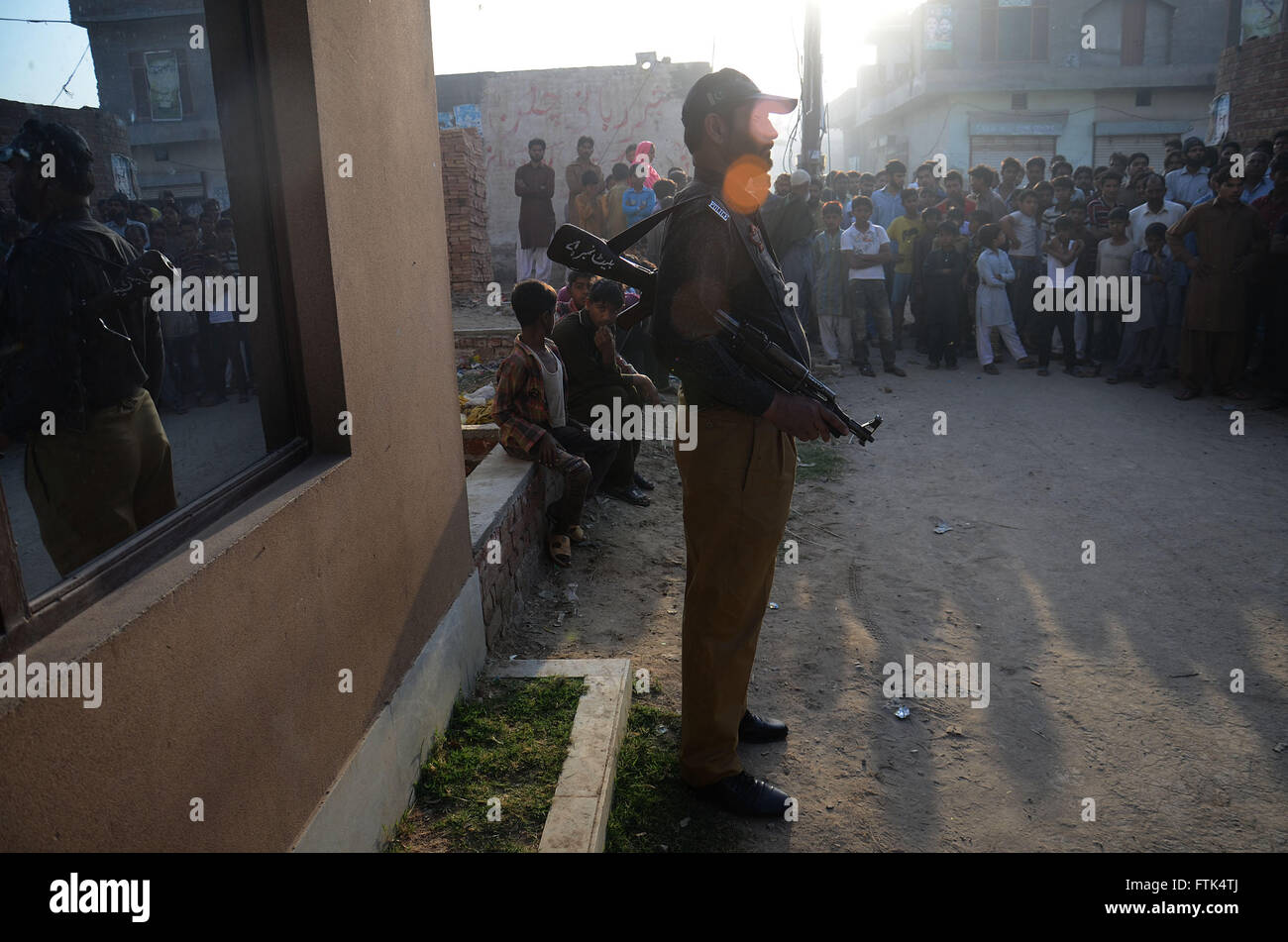 Pakistani Crime Investigation Agency's (CIA) police collect evidence ...