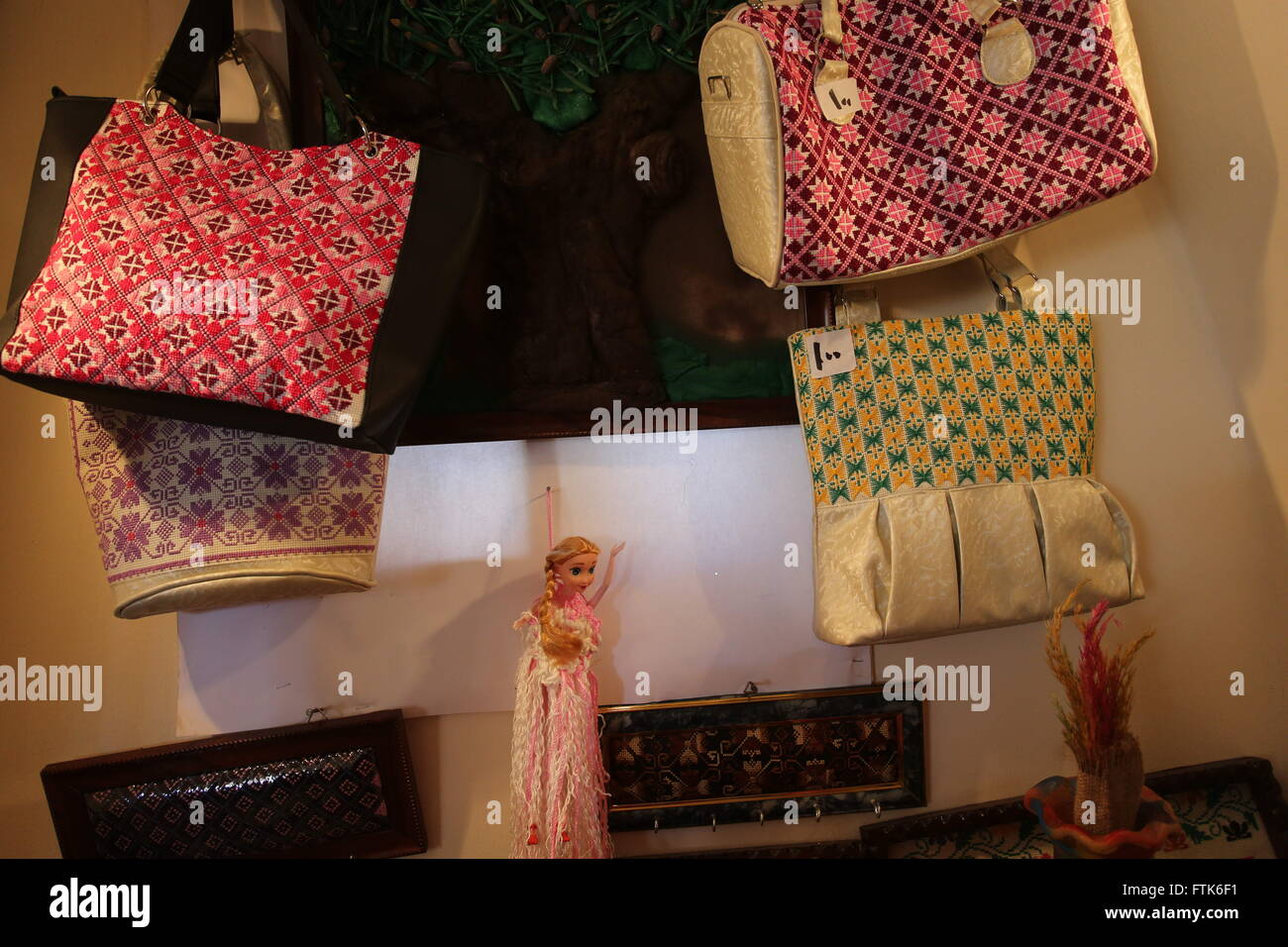 Gaza City, The Gaza Strip, Palestine. 30th Mar, 2016. A Traditional ...