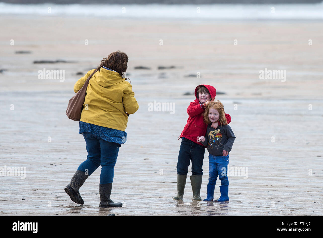 Children windy hi-res stock photography and images - Alamy