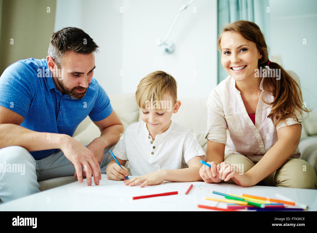 Family drawing hi-res stock photography and images - Alamy