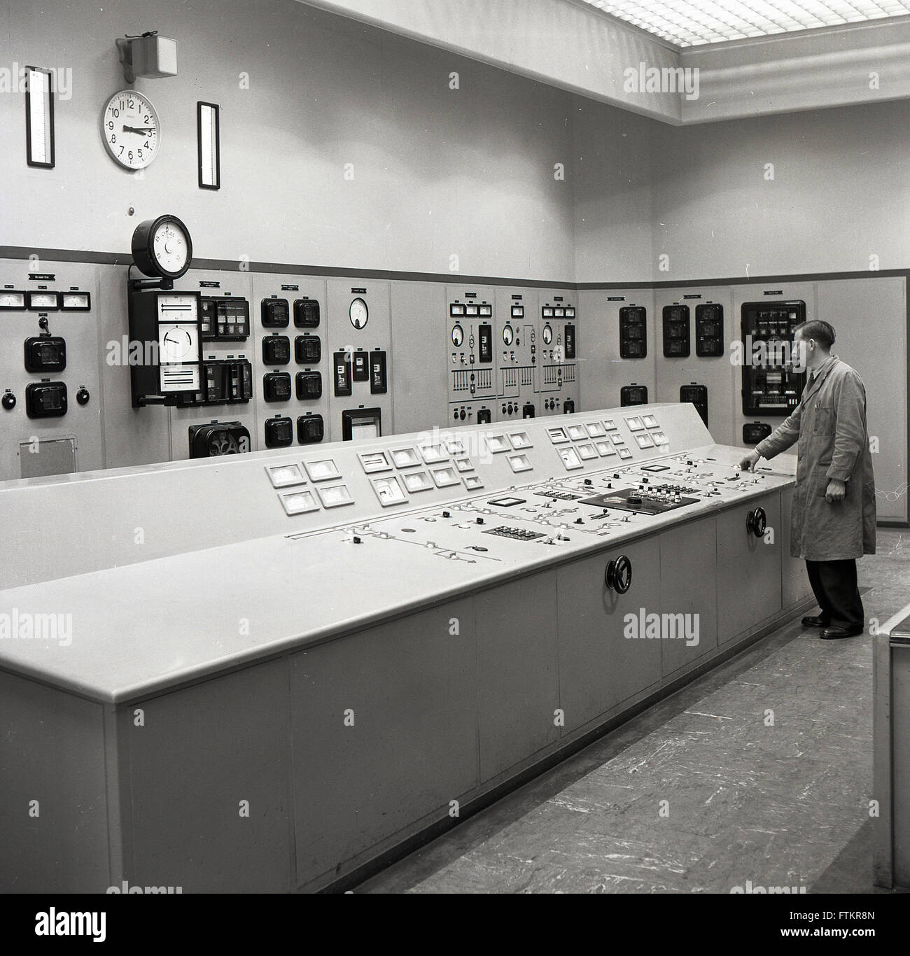 1950s historical, Male operator at giant control unit Stock Photo - Alamy