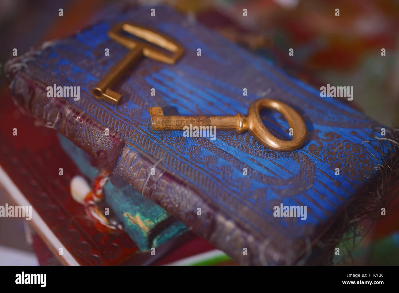 Old gold keys and notepads closeup Stock Photo - Alamy