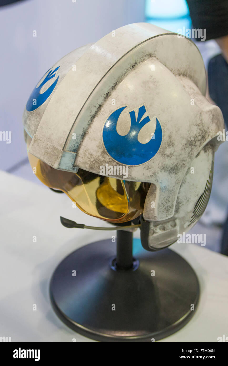 Wonder movie helmet hi-res stock photography and images - Alamy