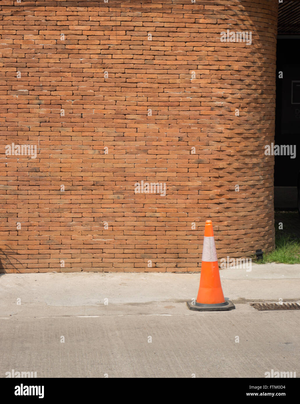 Side of the brick wall hi-res stock photography and images - Alamy