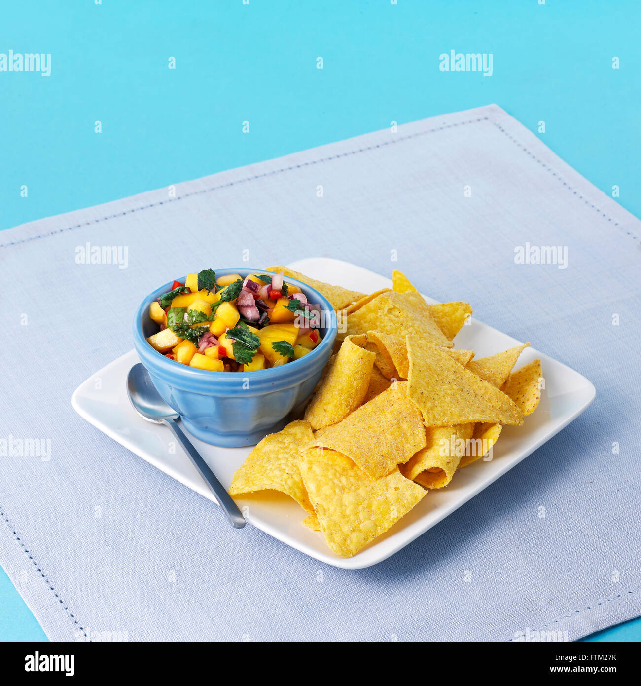 Plate of salsa and tortilla chips Stock Photo - Alamy