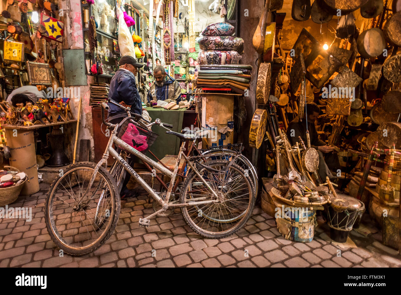 Busy street scene in the souk of Marrakech Stock Photo - Alamy