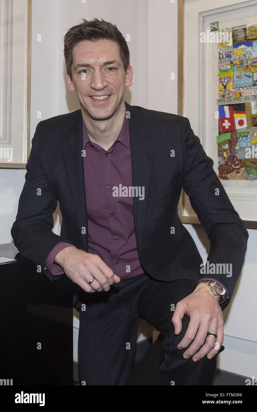 Pop artist Charles Fazzino opens his new exhibition at the Mensing ...