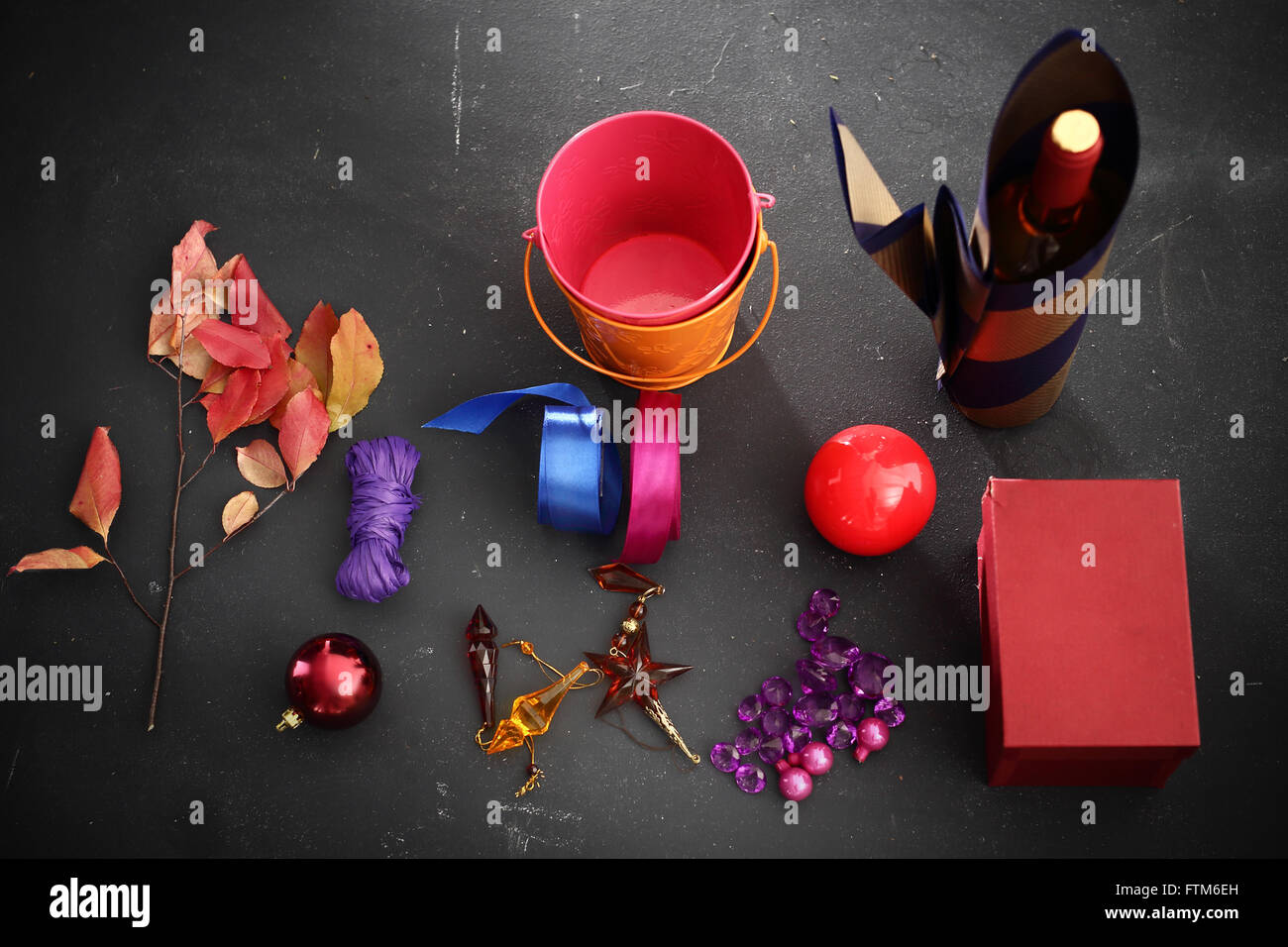 Things you need to pack gifts. Gift wrapping. Christmas gift idea how ...