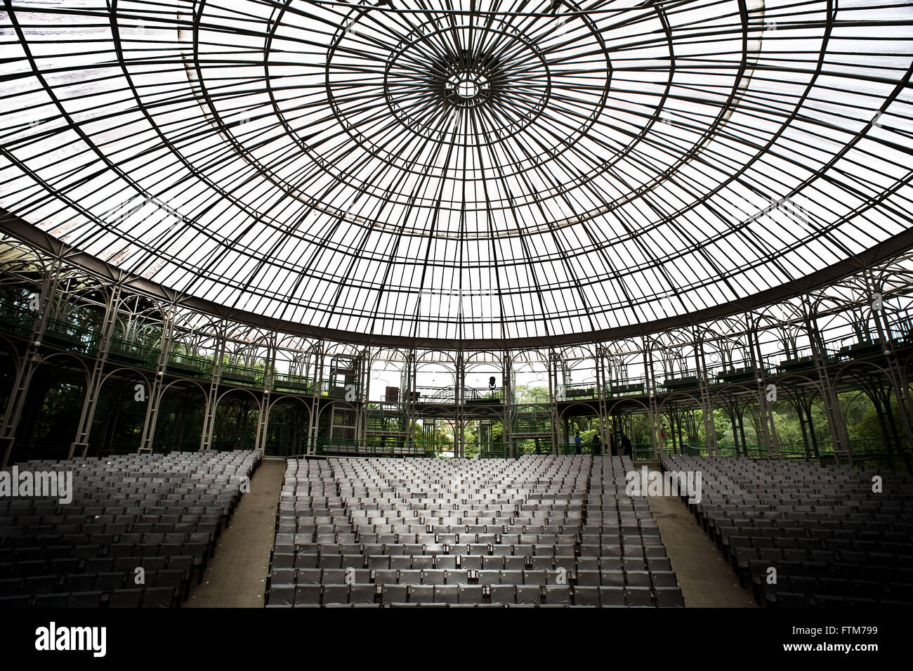 Opera of wire hi-res stock photography and images - Alamy