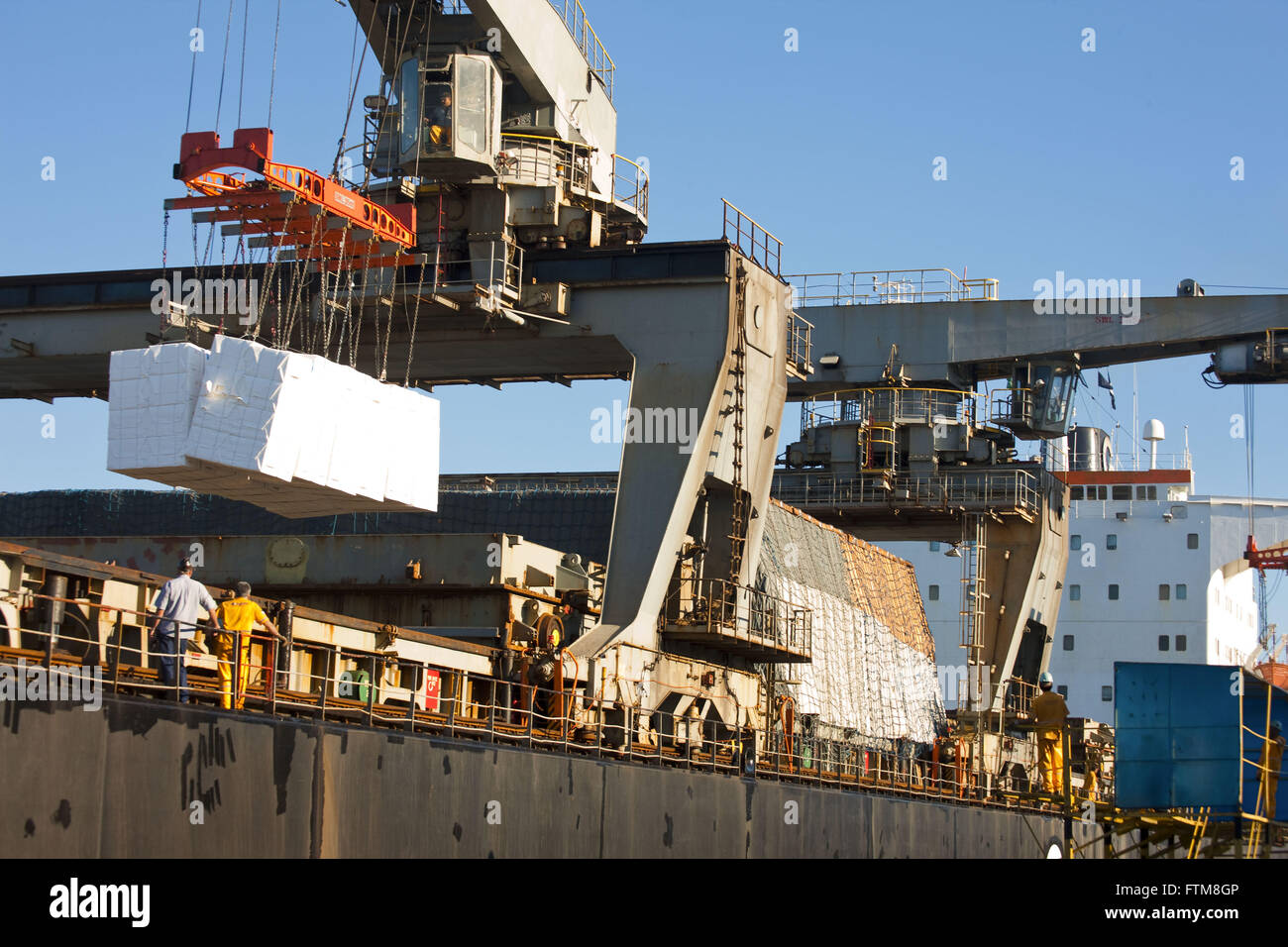 Crane of cargo ship with pulp hi-res stock photography and images - Alamy