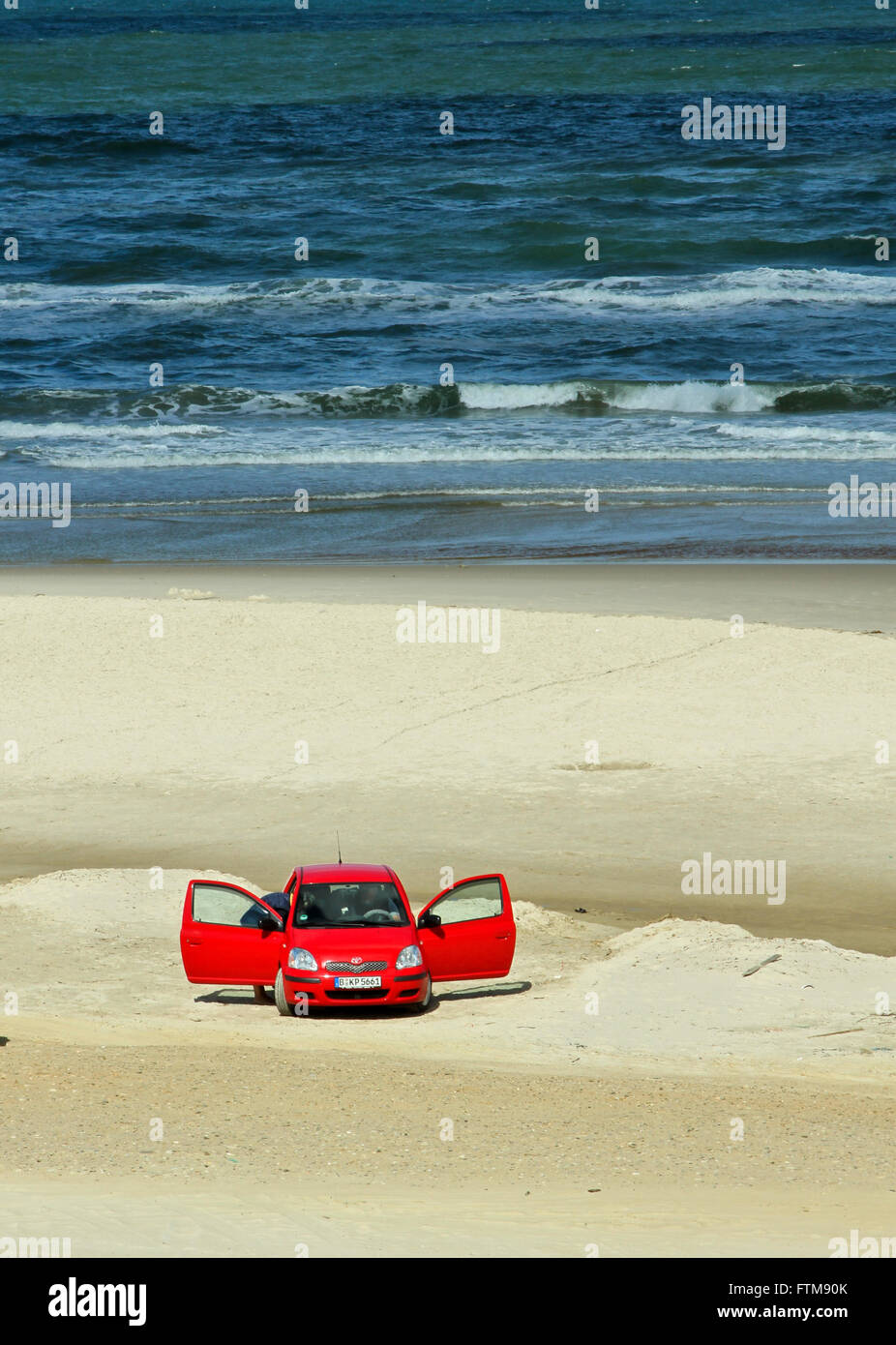 Cars beach hi-res stock photography and images - Alamy