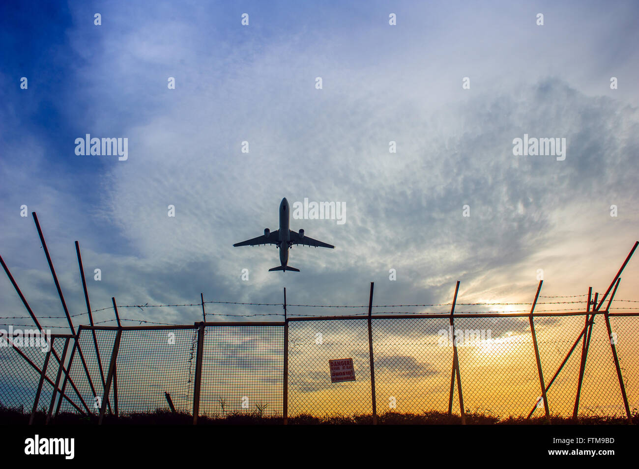 Flying over fence hi-res stock photography and images - Alamy