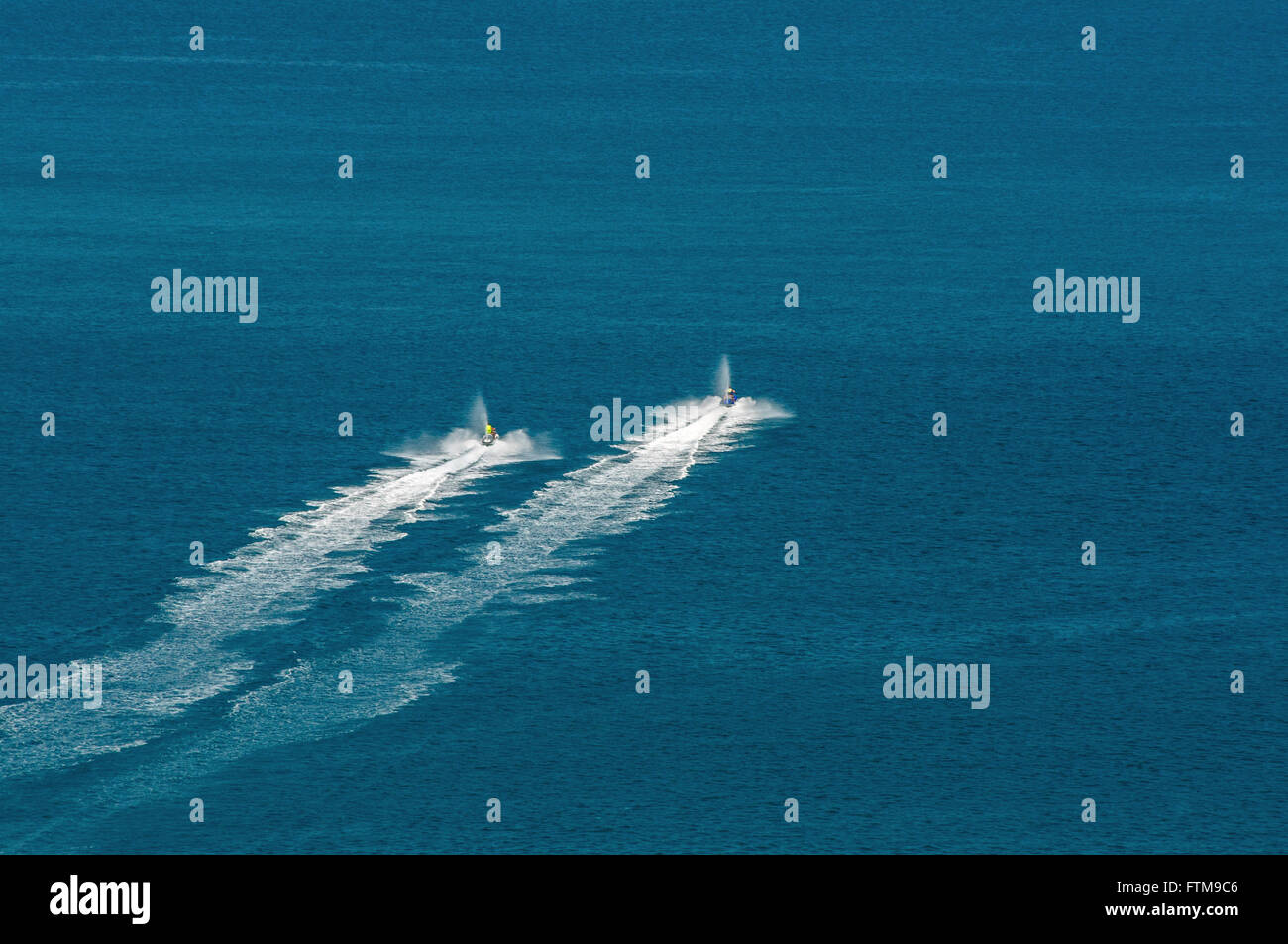 Two jetskies riding together in parallel Stock Photo - Alamy