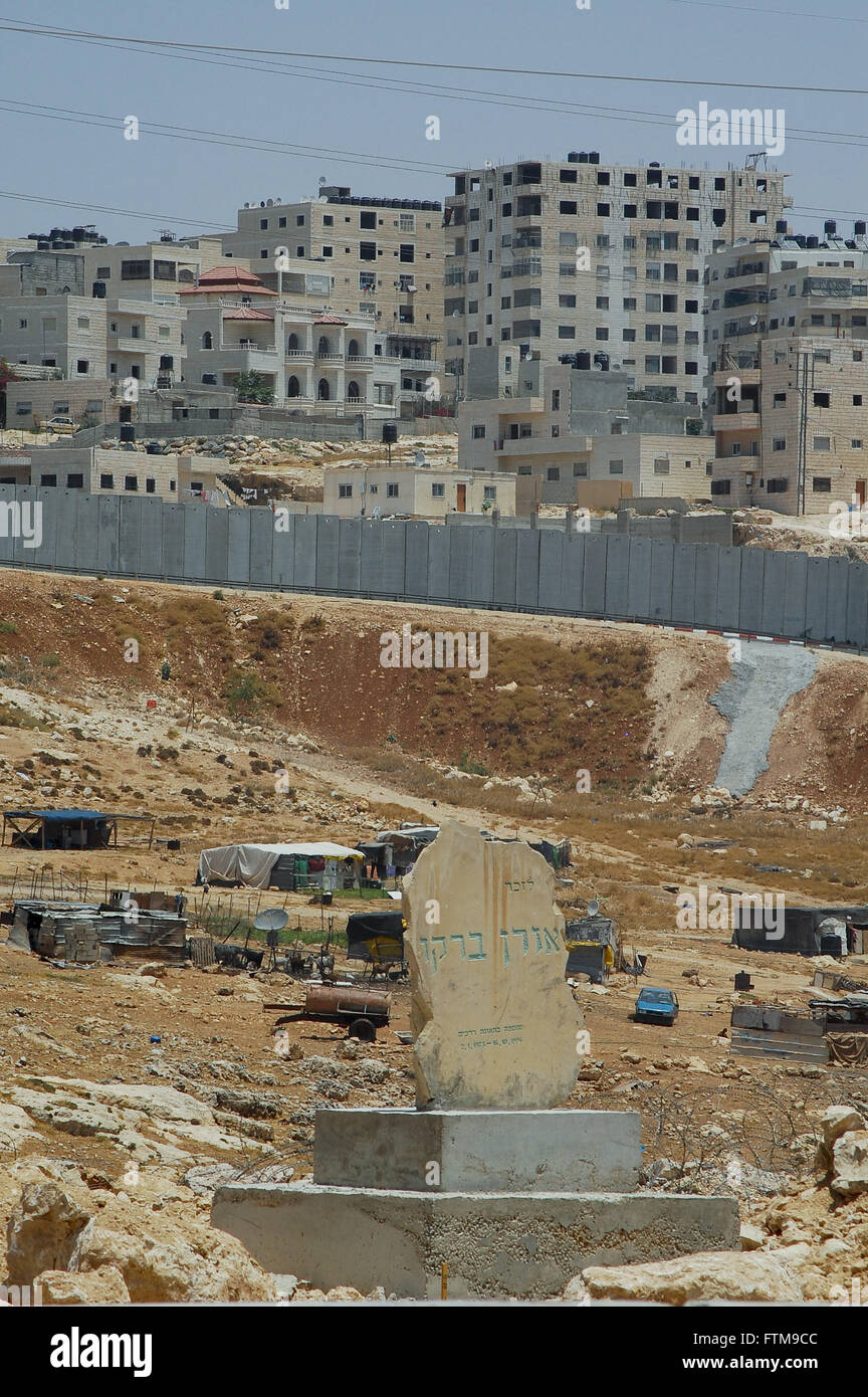 Wall of the West Bank in the eastern sector of Jerusalem Stock Photo ...