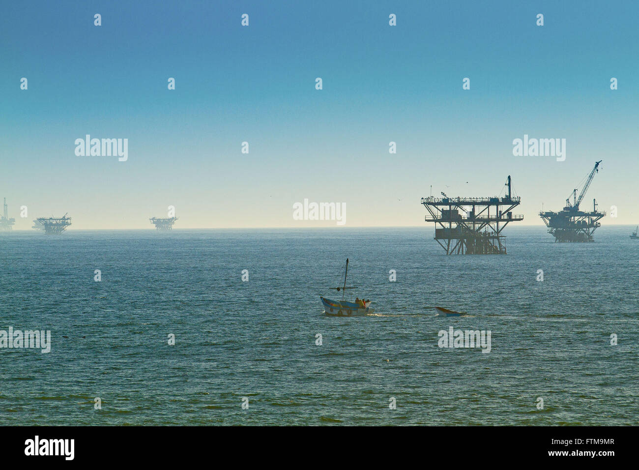 Oil platforms in south america hi-res stock photography and images - Alamy