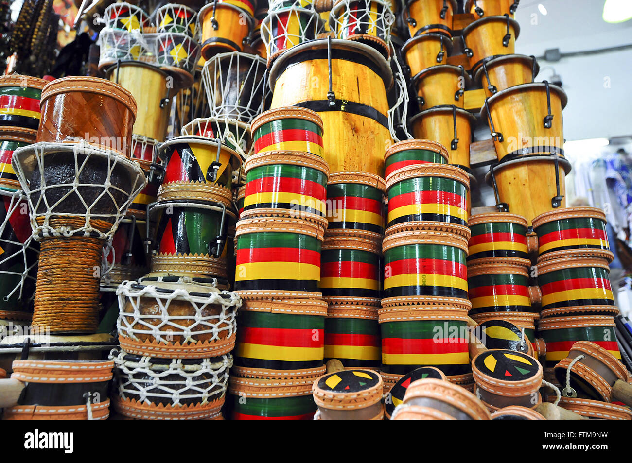 Selling musical instruments hi-res stock photography and images - Alamy