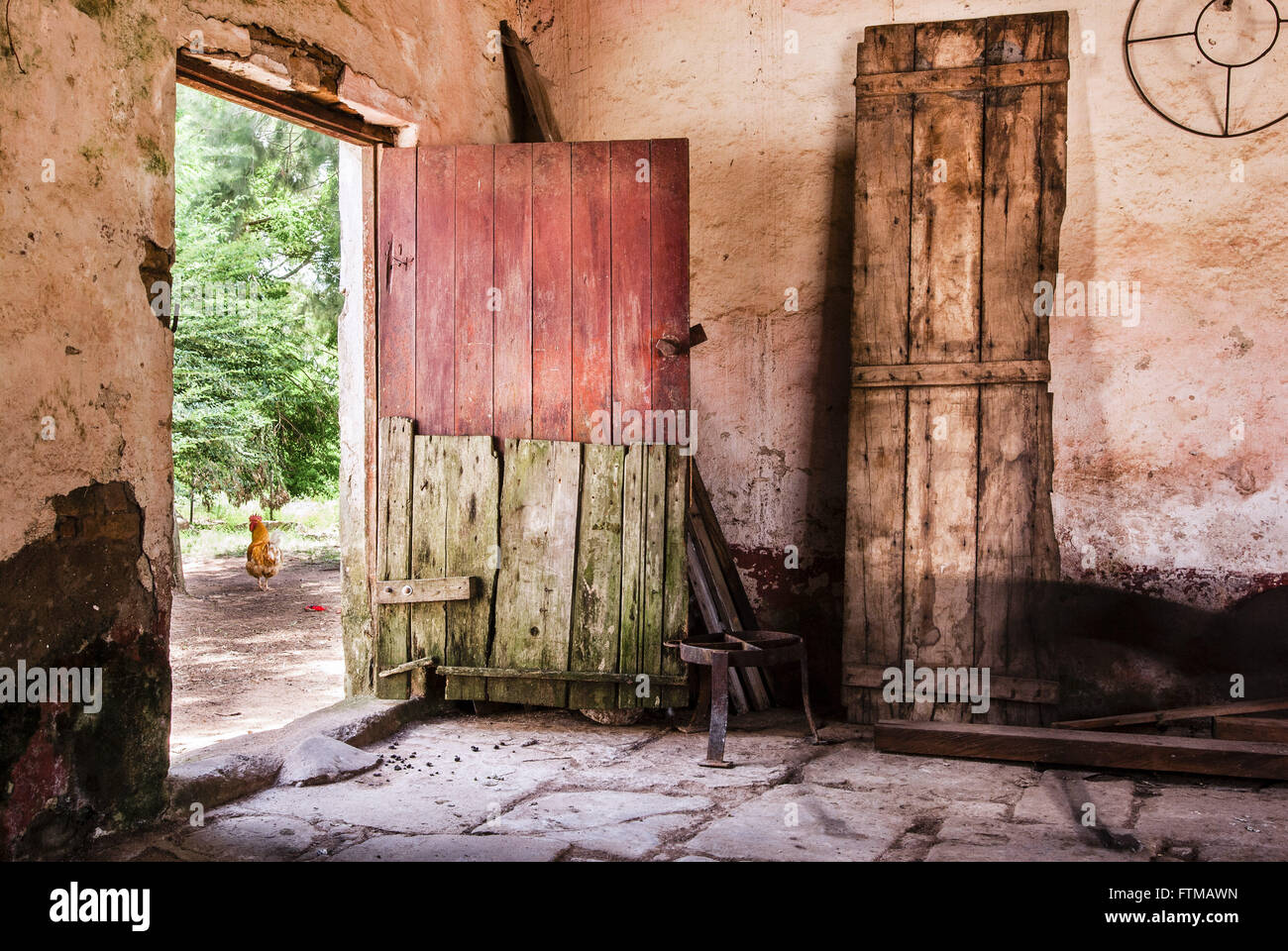 Rustic stable interior hi-res stock photography and images - Alamy